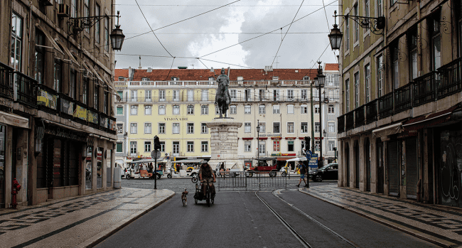 The Ultimate Portugal Packing List - SMILES ON ARRIVAL