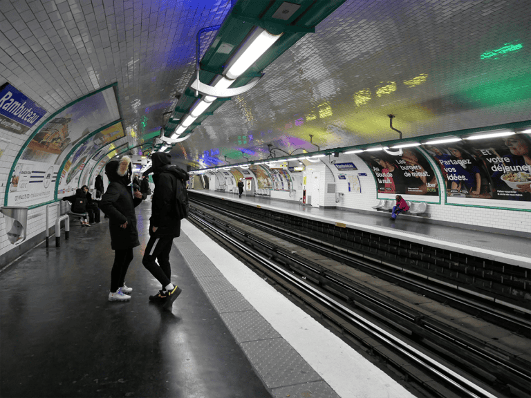 How To Use The Paris Metro: A Comprehensive Guide - SMILES ON ARRIVAL